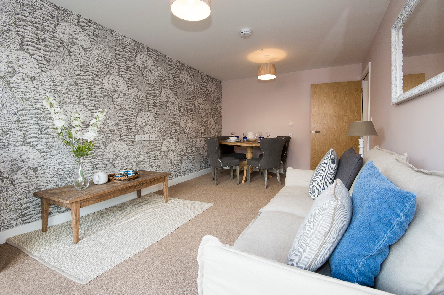 Hull businesses offered rent-free premises | Riverside